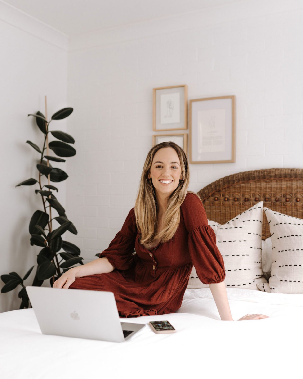 133: 3 quick & cheap ways to buy back time in your day with Laura Higgins