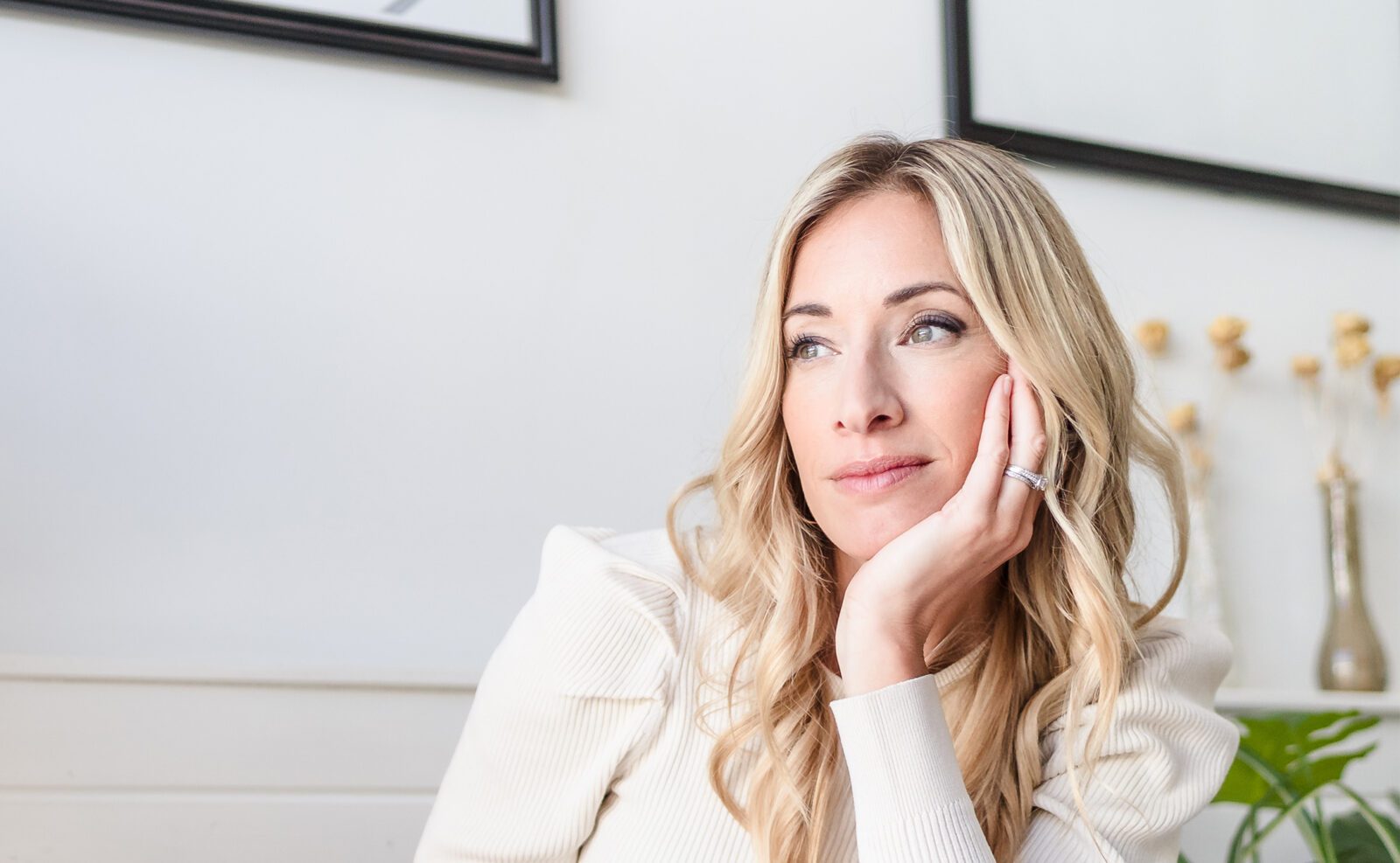 305: How to build a PR strategy with Renée Warren